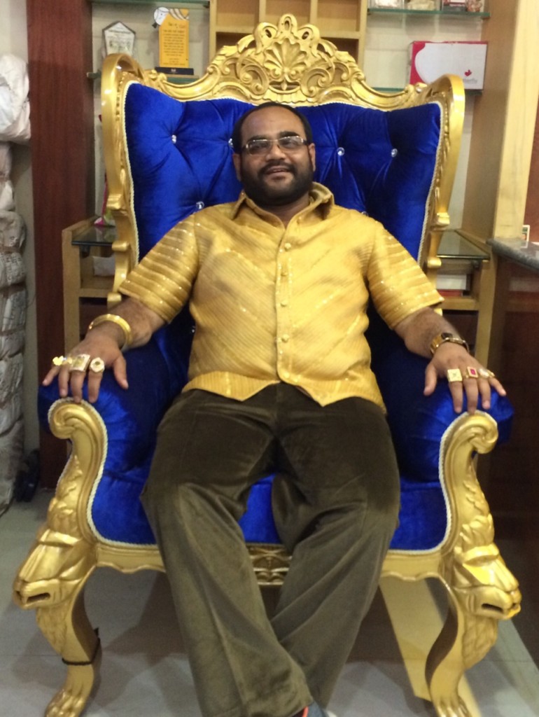 Maharashtra man with golden shirt makes it to Guinness World Records ...