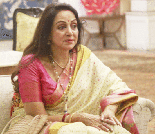 Hema Malini, Esha Deol Seen With Folded Hands After Dharmendra’s ...