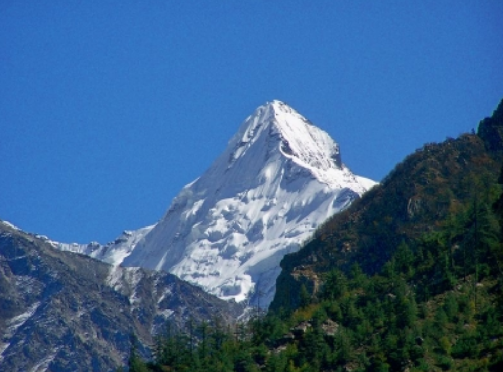Serac Collapse Injures Two Climbers on Everest Route - INDIA New ...